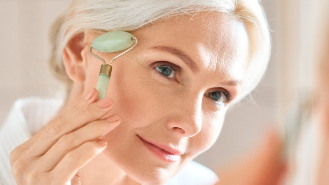 What Is Face Rolling? Benefits and How to Use – General Health Magazine