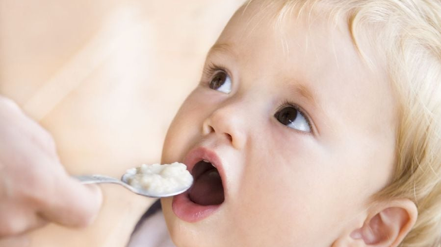 When to Introduce Solid Foods to a Baby’s Diet – General Health Magazine