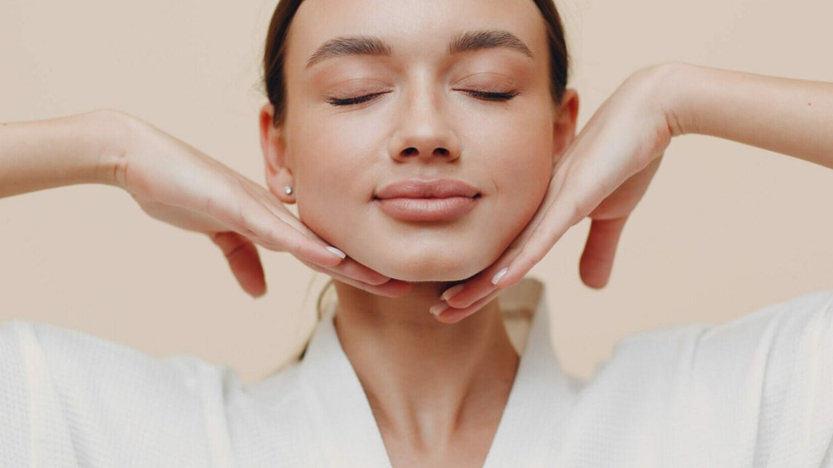 7 Face Yoga Exercises for Fuller, Firmer Cheeks and Tighter Skin ...